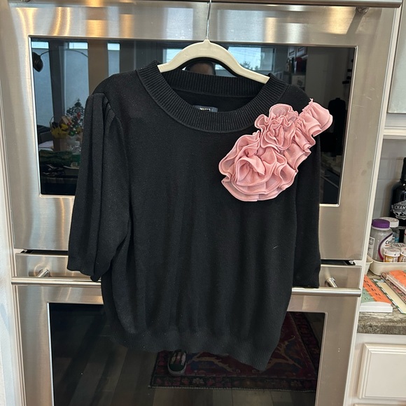 Maeve | Tops | Maeve Black Top With Pink Floral Detail Size 2x Guc ...